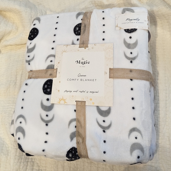 Bedding | Queen Blanket With Moon Phases | Poshmark